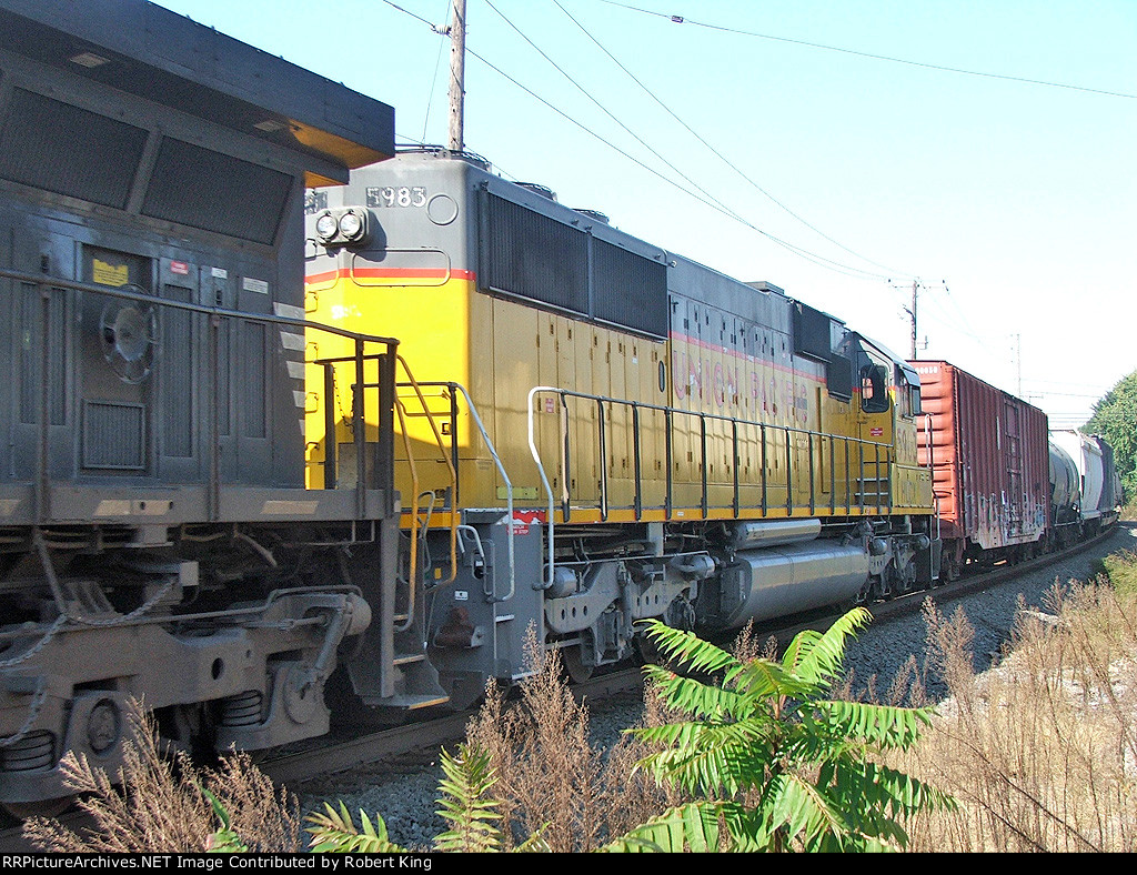 HLCX 5983 4th on 19G